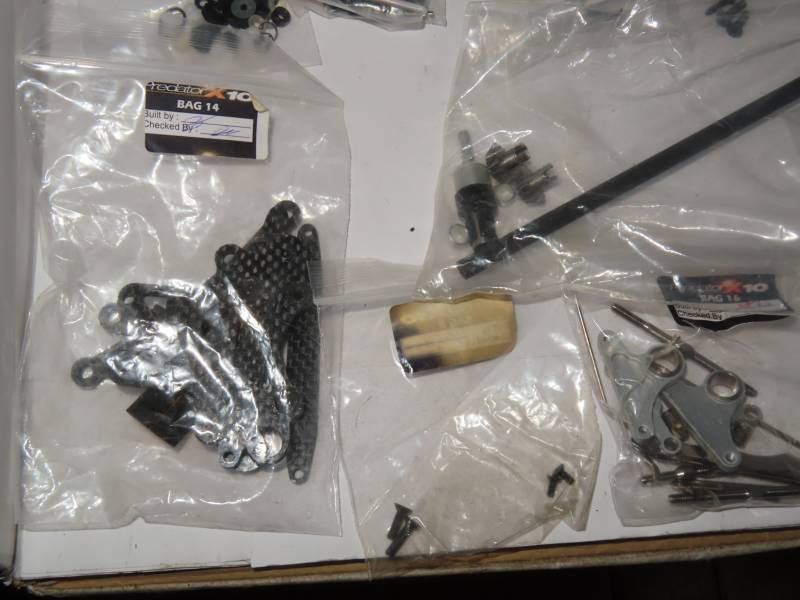 日本代購代標第一品牌【樂淘letao】－プレデターX10 T.Tech Predator 未組み立て品 ラジコン RC キット 難あり