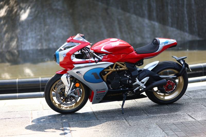 日本代購代標第一品牌【樂淘letao】－MVアグスタ スーパーヴェローチェ800 ユーロ4 極上低走行車 付属パーツ・カスタム費100万円以上 雑誌掲載車